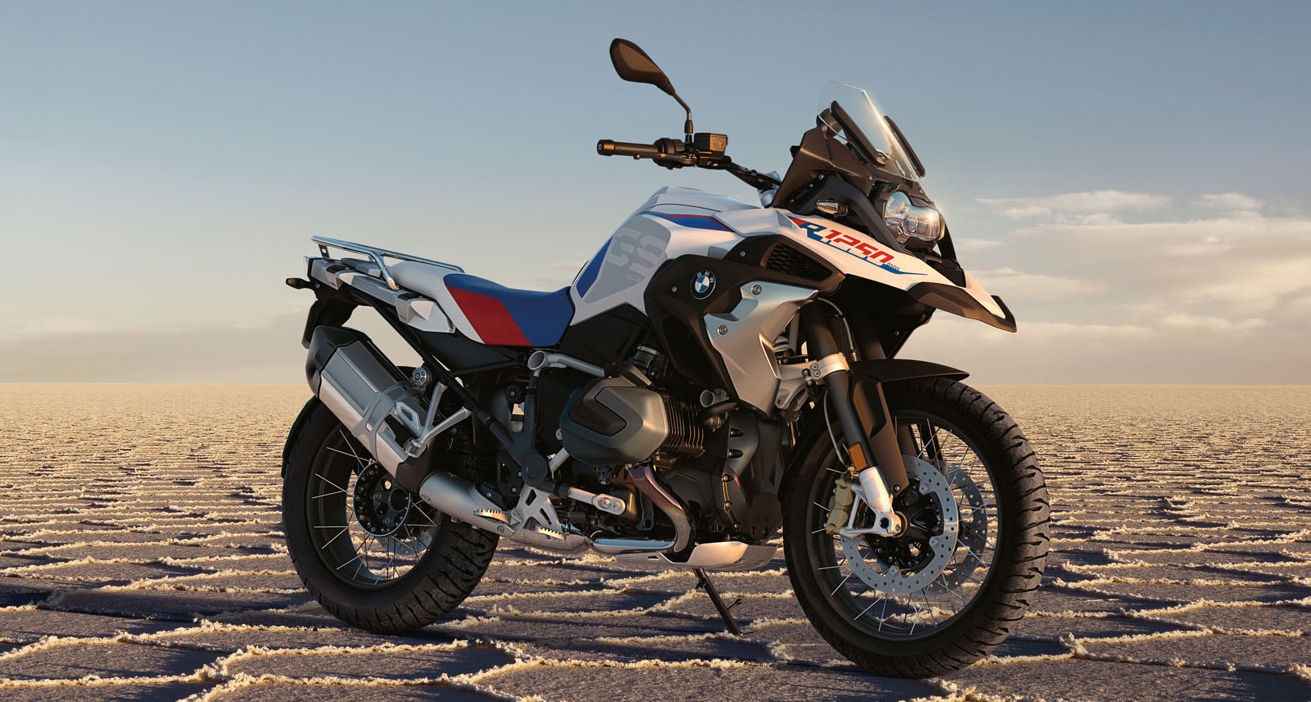 BMW R1250GSは“つまらない”？評価と魅力を徹底的に解説 - MOTORCYCLE PLAZA